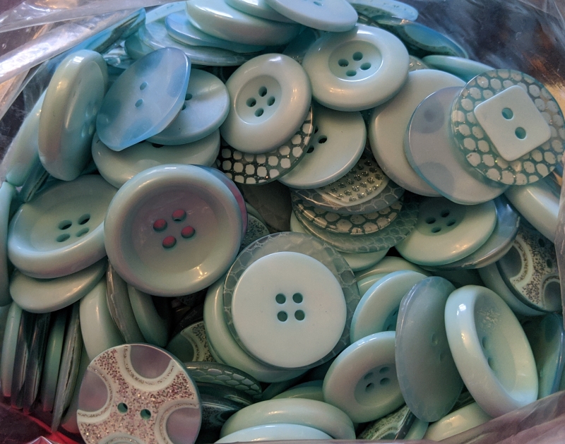 Pack of 250g - Large Aqua Blue Buttons - Mixed Sizes of Various Buttons ...