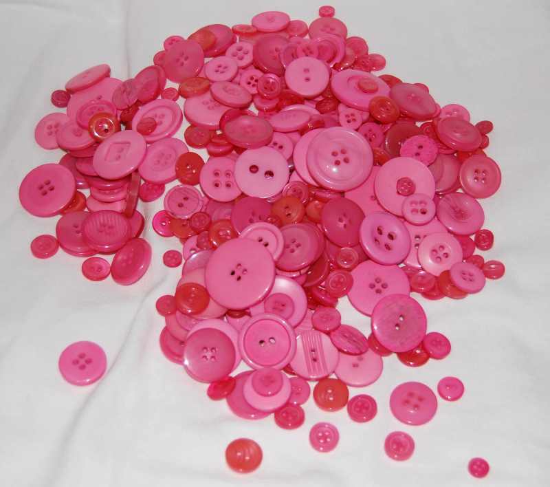 Pack of 25g - Mixed Sizes of Various Pink Buttons - CelloExpress
