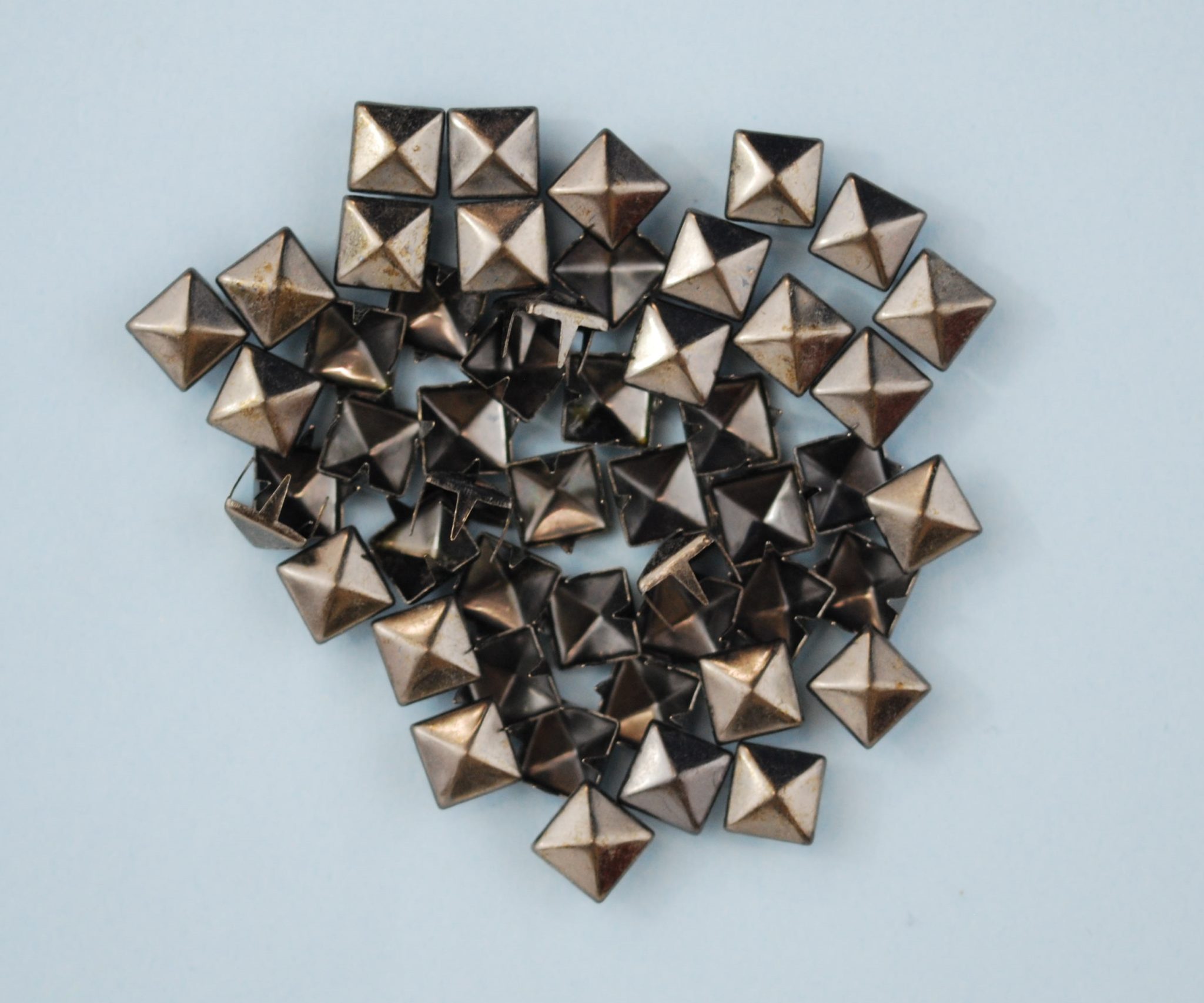 Pack of 100 - 10mm Gun Metal Pyramid Rivets - CelloExpress