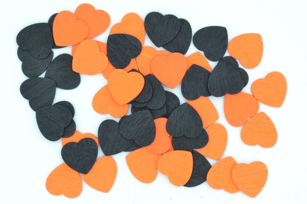 18mm Black & Orange Mix Mini Wooden Lovehearts - CelloExpress
